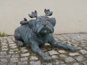Der Waldmops in Brandenburg – eine Fotosafari auf Loriots Spuren
